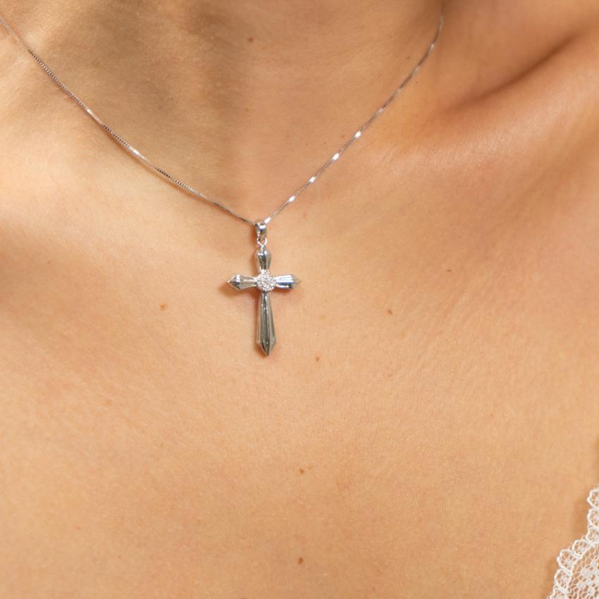 Crosses without Chain: Cross with Diamonds